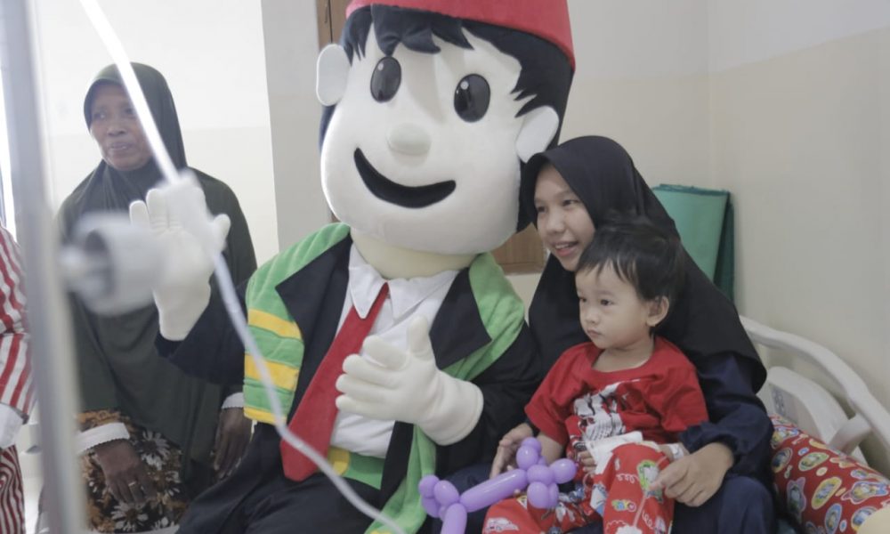 Entong C-more Maskot HUT Tangsel Ke-10, Hibur Pasien RSU Tangsel ...